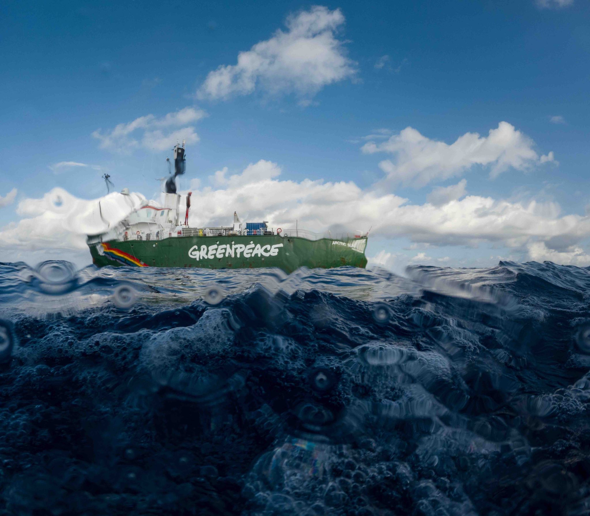 Greenpeace´s Arctic Sunrise ship arrives in the Galápagos for research ...